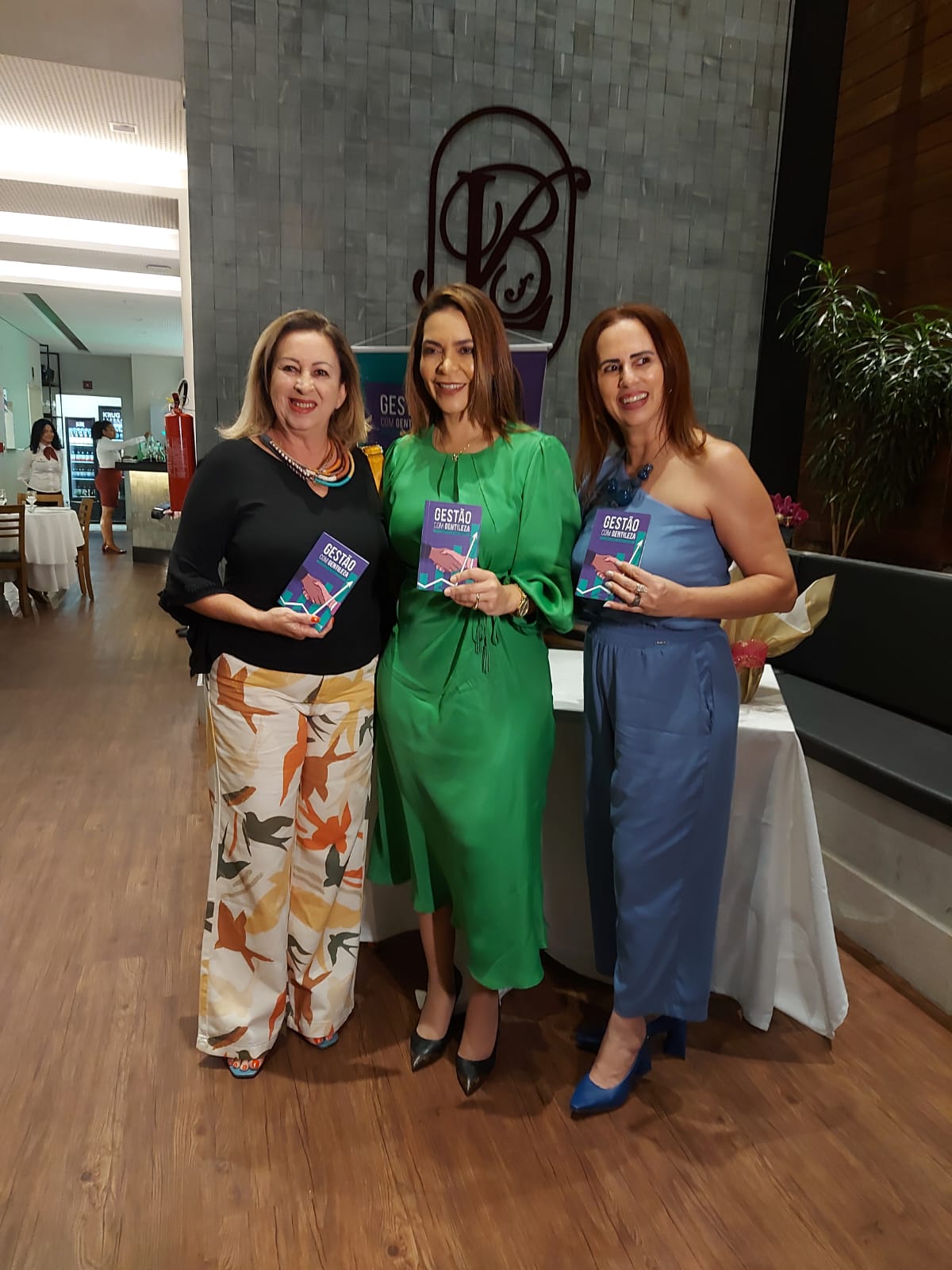 Simone Salgado lança sua obra Gestão com Gentileza, no Vale do Aço ...